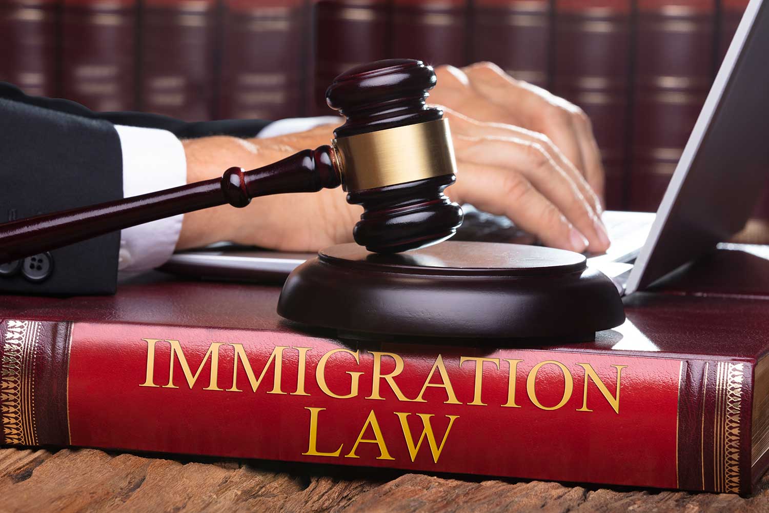 4 Benefits of Hiring an Immigration Lawyer to Represent You